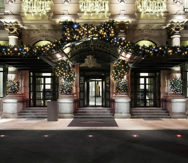 Most luxurious hotels with the best Christmas window display ideas