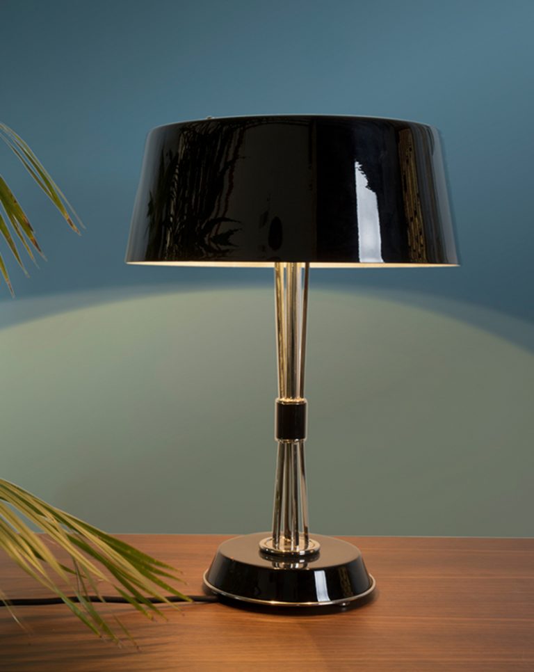Boasting a classic mid-century modern style, this lamp is uniquely ...